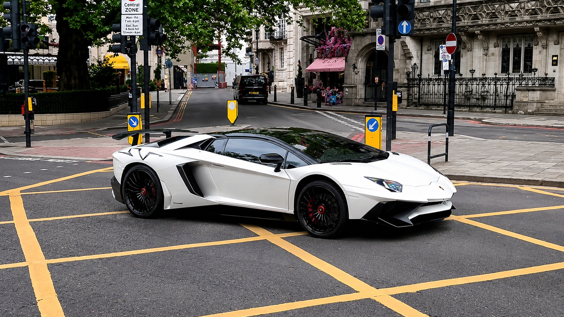London verkeer en de Lamborghini Aventador SV van $500.000