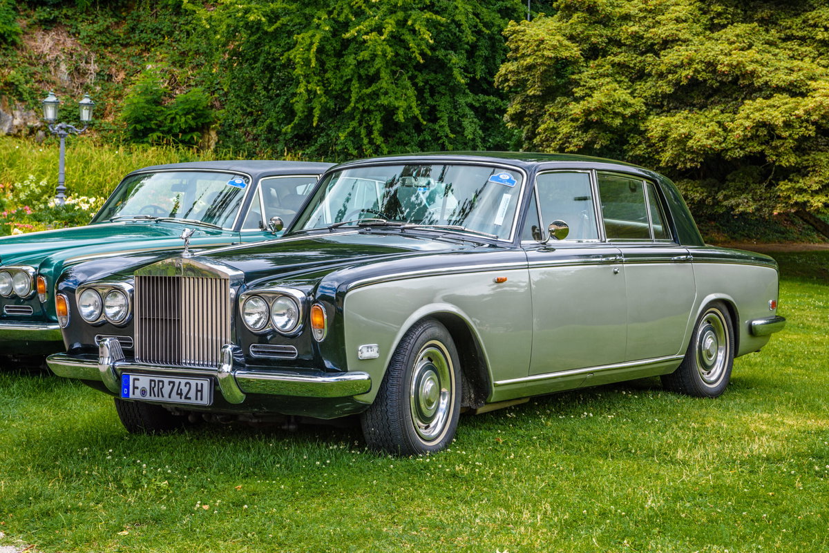 10 cars with absolutely massive engines