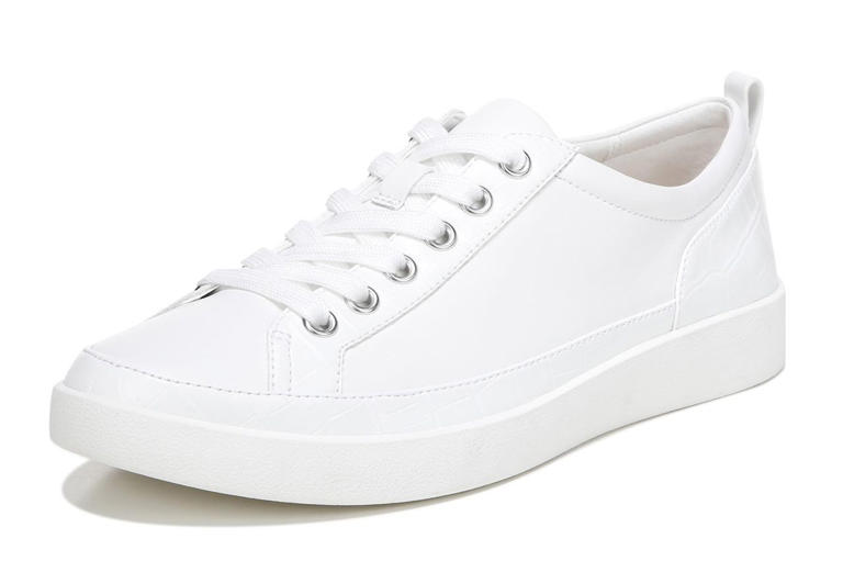 Run! Oprah’s comfy sneakers, stretchy jeans, and travel bags are up to ...