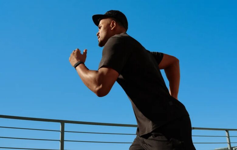 Google lance le Fitbit Air sans écran pour concurrencer Whoop