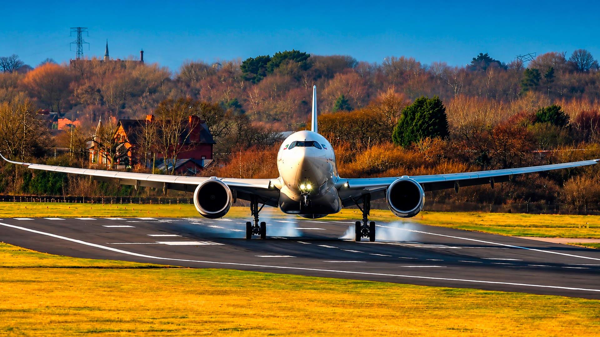 Pilot fights crosswind to hold centerline