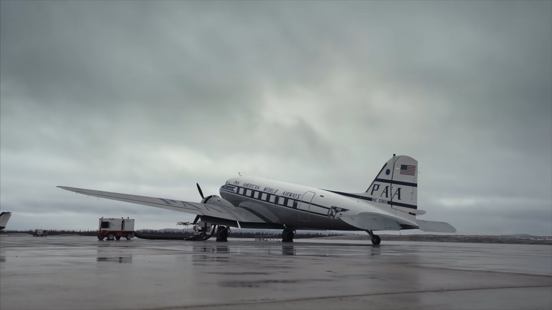 Watch a DC-3 battle icing on the way to Greenland - "Engine trouble ahead"
