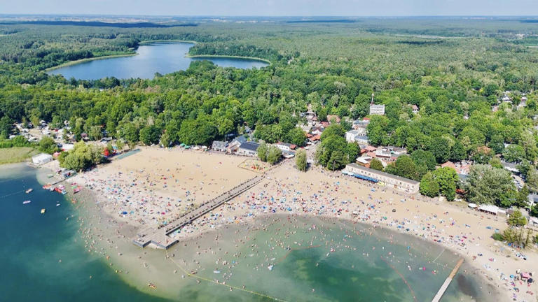 Nowe oblicze plaży w Skorzęcinie. Bezpieczeństwo, wygoda i pomosty na ...