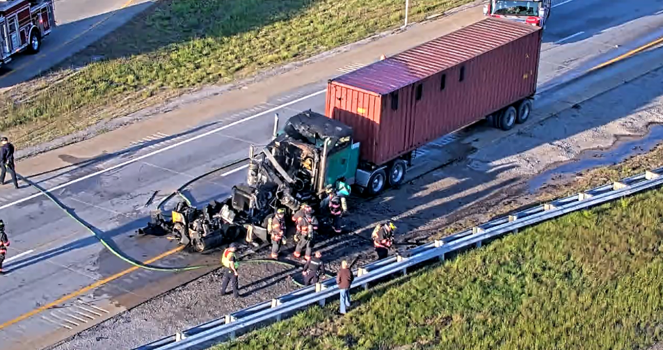All lanes of Gene Snyder reopen after semi truck fire near Bardstown Road