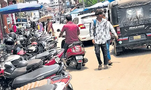 Karkala: No solution in sight for parking woes