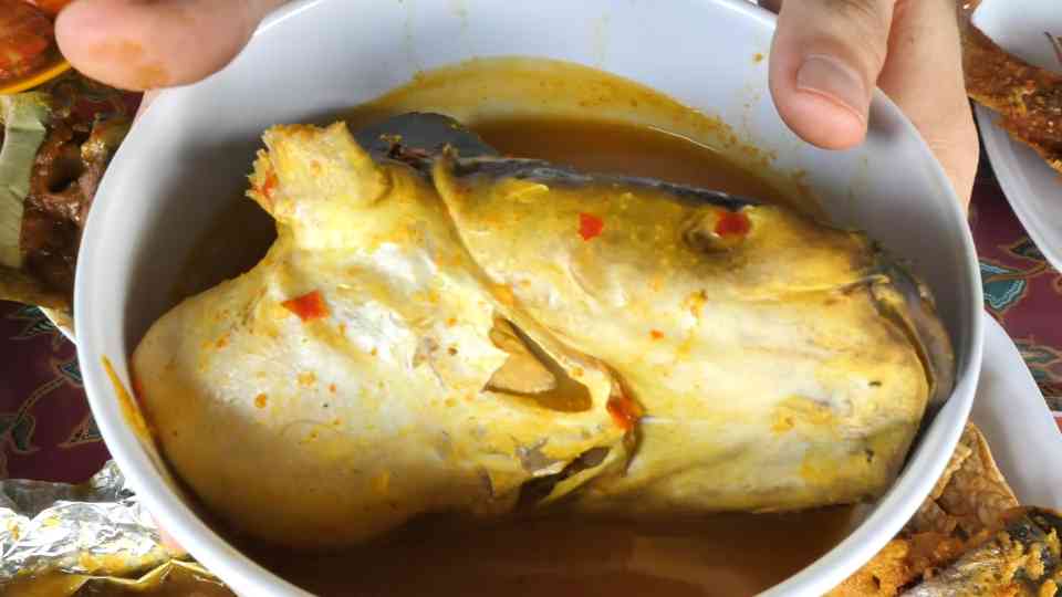 Street food in Malaysia - Where scale meets tradition