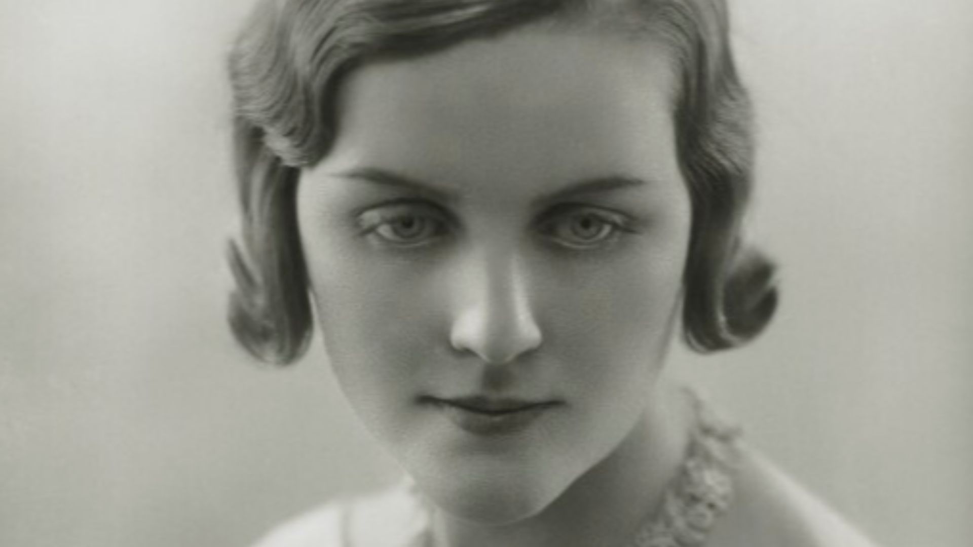 Diana Mitford was a socialite "It girl" who ended up as an ...