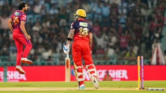 Why Kohli looked at pitch after getting bowled by Prince; Manjrekar ...