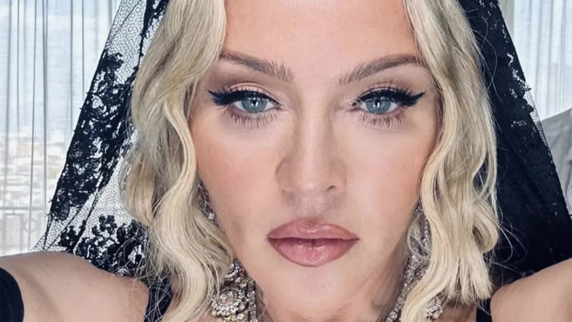 In a theatrical look, Madonna captivates with a spectacular gothic ...