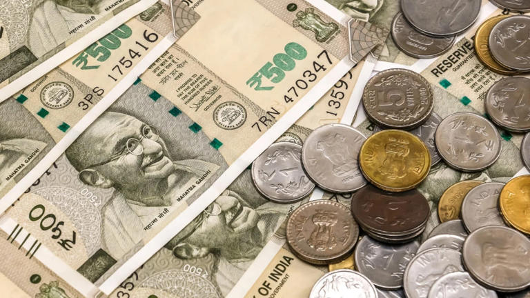 Rupee trades lower against dollar amid continued greenback strength