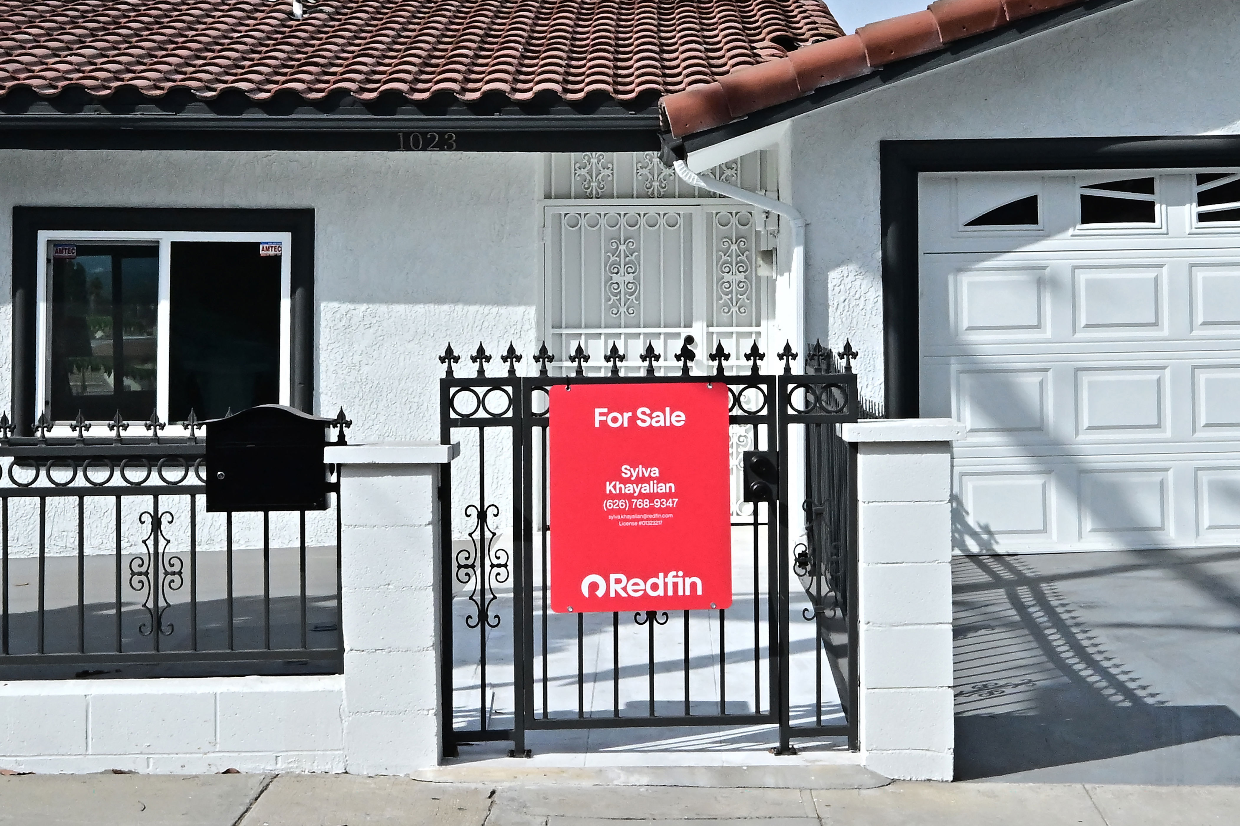 Pending home sales hit highest level in years—what it means