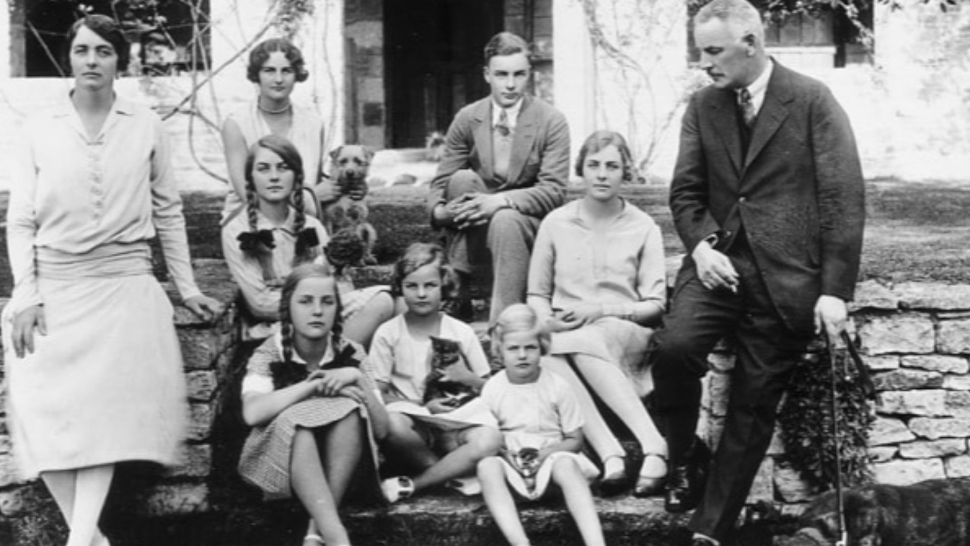 Diana Mitford was a socialite "It girl" who ended up as an ...