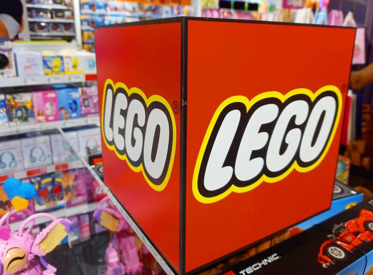 Amazon is selling a darling 232-piece bird's nest Lego set perfect for ...