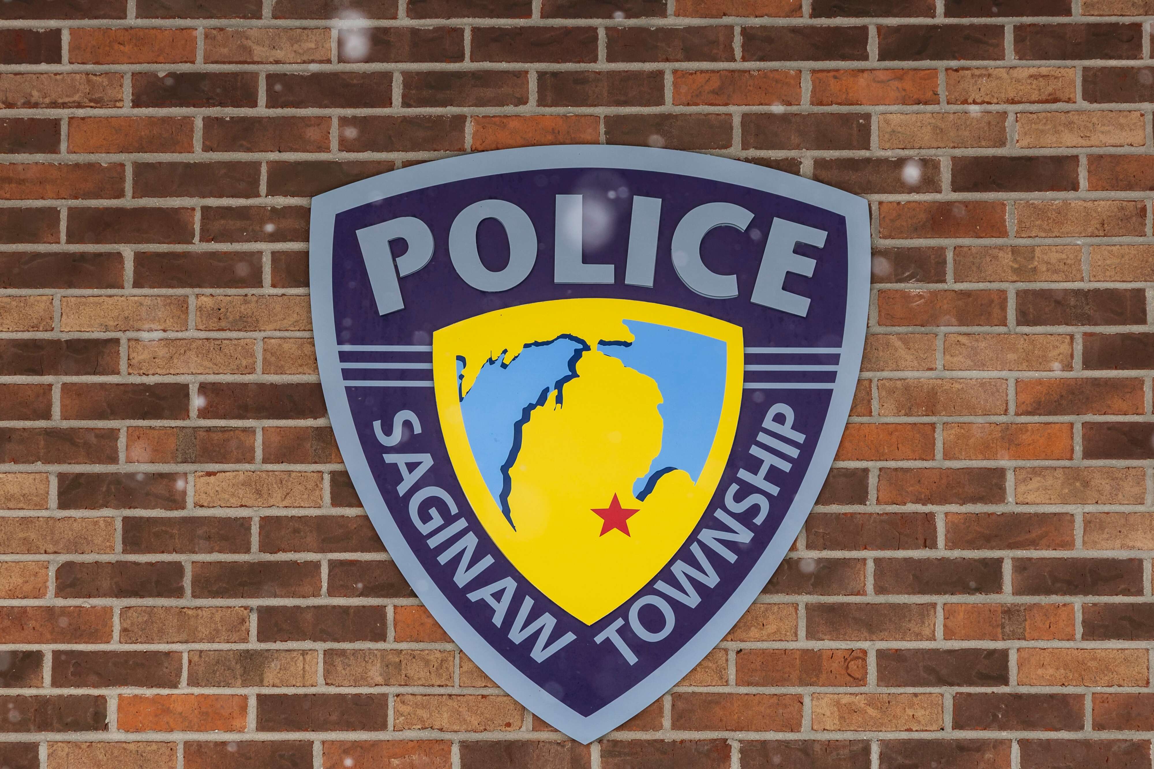 Armed parole absconder arrested at end of tense situation in Saginaw ...