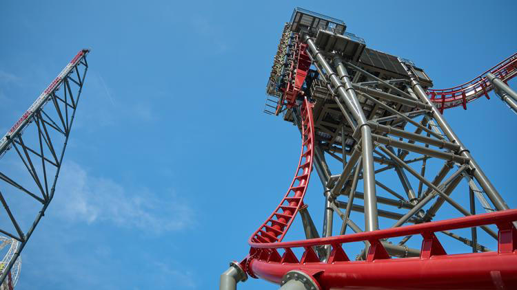 Siren’s Curse roller coaster at Cedar Point stops with riders stuck in ...