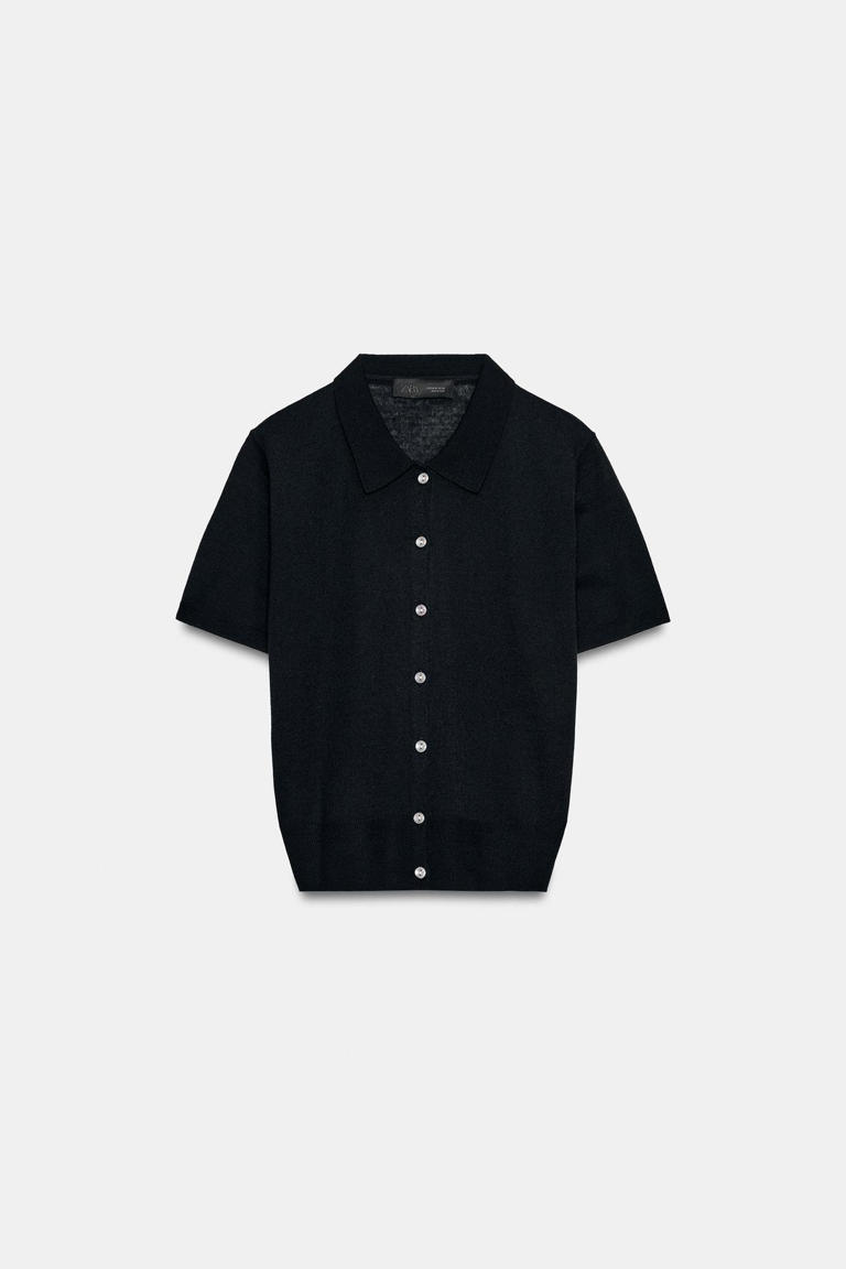 春夏は「黒」より「この色」! 【ZARA】40・50代が狙いたい! 「ネイビートップス」
