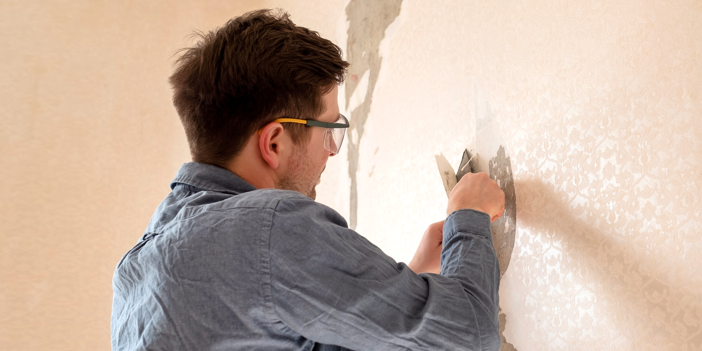 Man stripped the wallpaper after divorce because he paid for it - karma ...