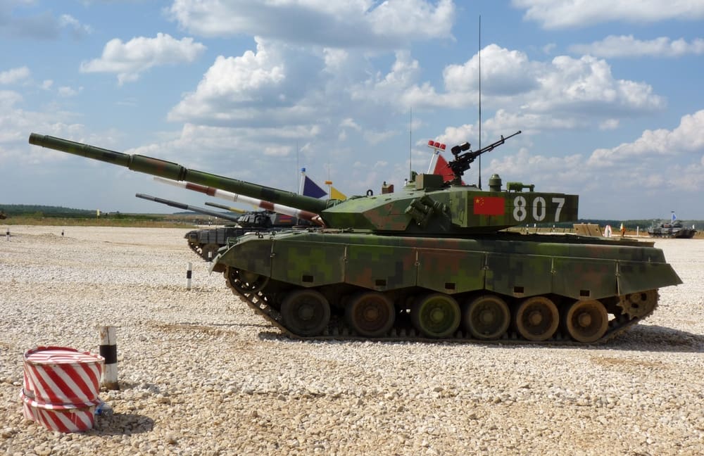 Čína nasazuje tank Type-100: Místo tun oceli sází na umělou inteligenci ...