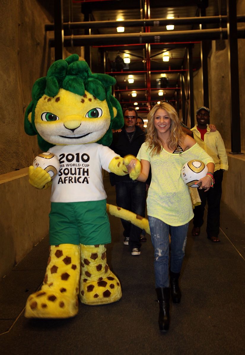 Shakira teases the official anthem for the 2026 FIFA World Cup ...