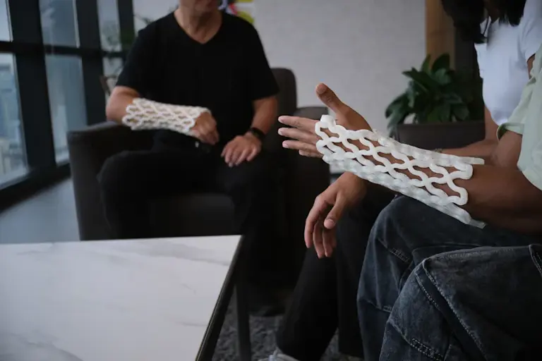 This 3D-printed cast shapes to your arm—and makes healing a broken bone ...