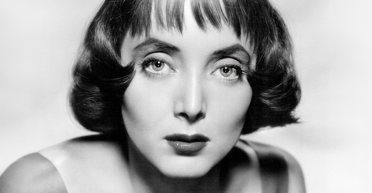 Carolyn Jones was the original Morticia but she actually lived a real ...