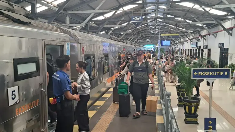 Selama April 2026, KAI Daop 8 Surabaya layani hampir 1 juta penumpang