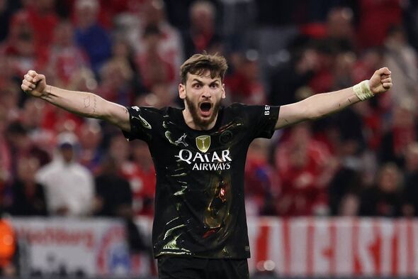 Arsenal news: Kvaratskhelia message sent as Martin Keown hits out at ...