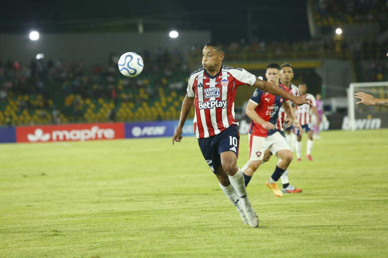 El insólito gol que falló Carlos Bacca para Junior en Copa Libertadores ...