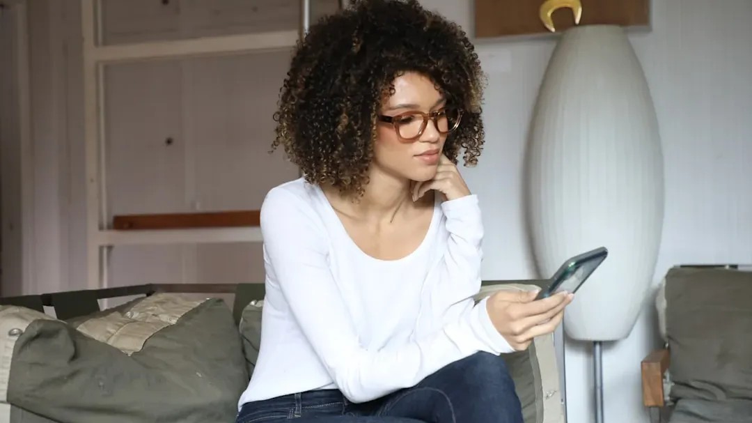 7 small habits that can quietly increase social anxiety