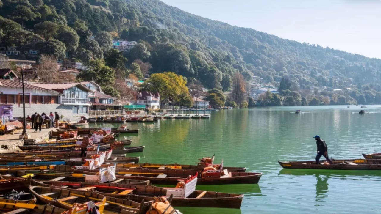 Uttarakhand: Oil leak in Naini Lake raises alarm; locals fear damage to ...