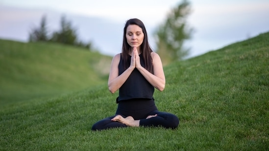 This realistic 5-minute meditation routine proves you don’t need hours ...