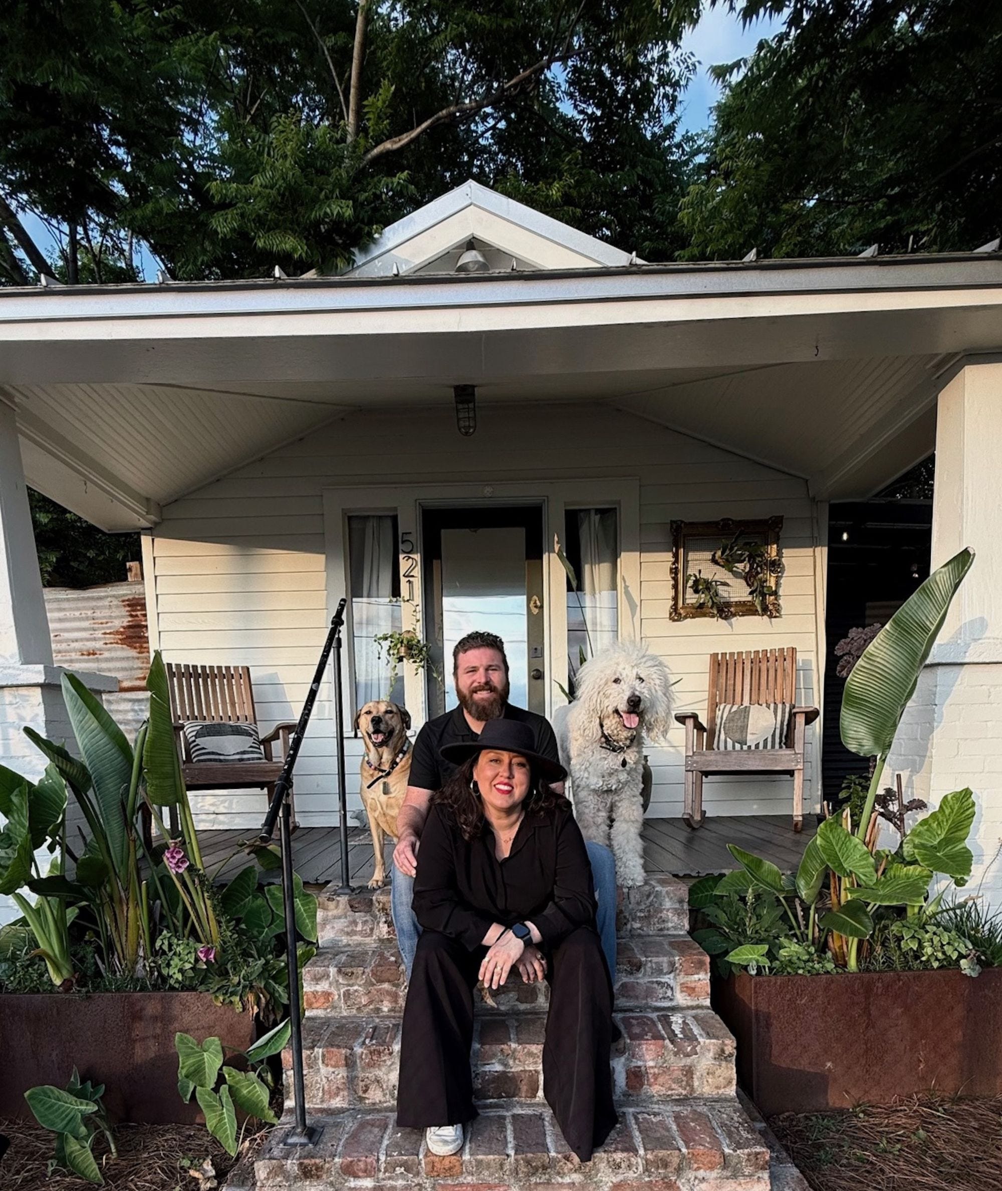 A couple bought a 527-square-foot tiny house for $37,500 more than a ...