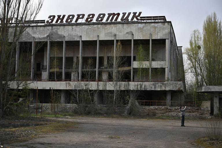 Incêndio florestal perto de Chernobyl após impacto de drone