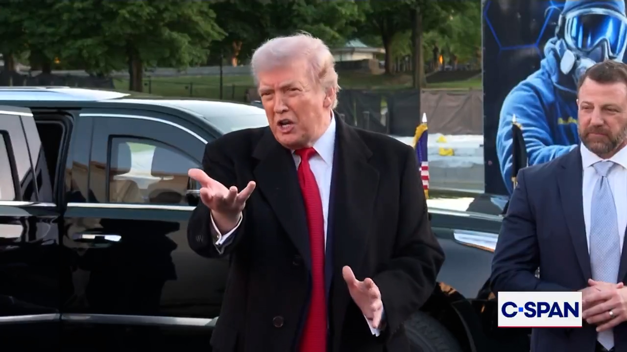 Trump blasts ABC reporter for 'stupid question' about Iran war