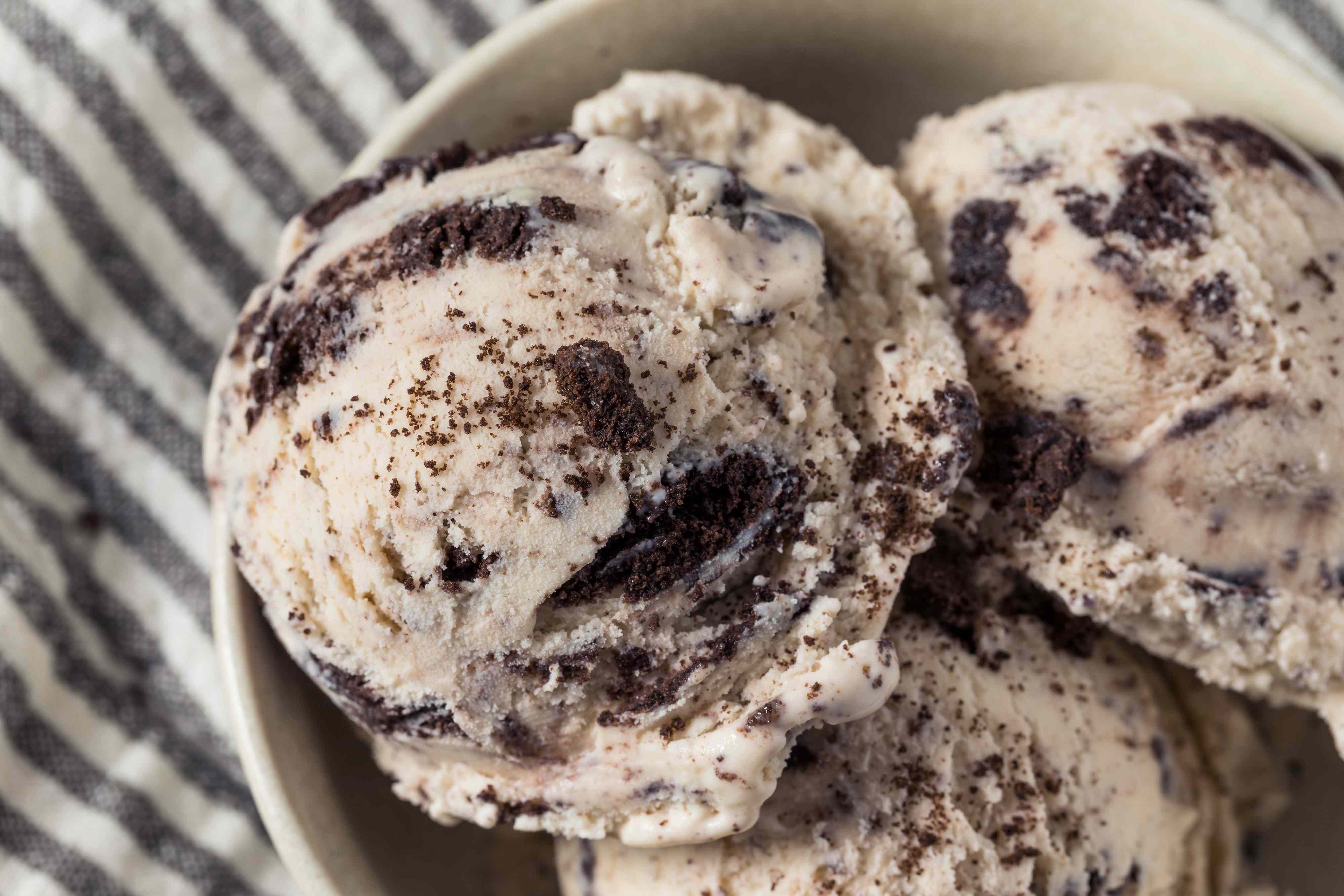 Experts swear by this cookies ‘n cream ice cream brand (it’s loaded ...