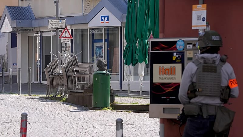 'No one was hurt,' police say announcing end to hostage-taking ...