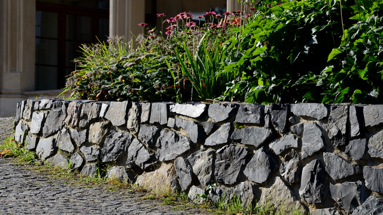 20 stone retaining walls that will look amazing in your yard