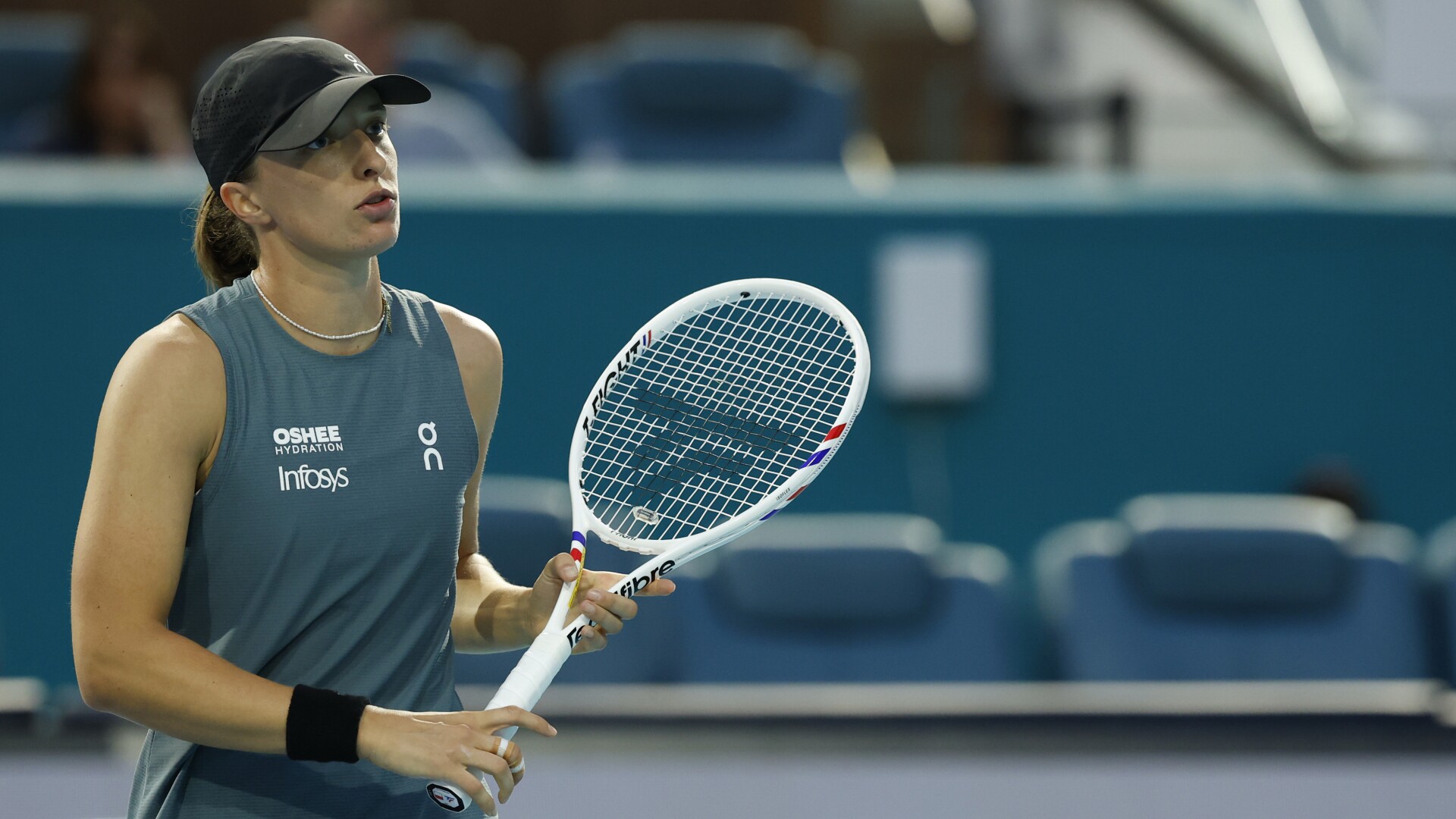 Iga Swiatek’s new coach tears Achilles’ tendon in practice session