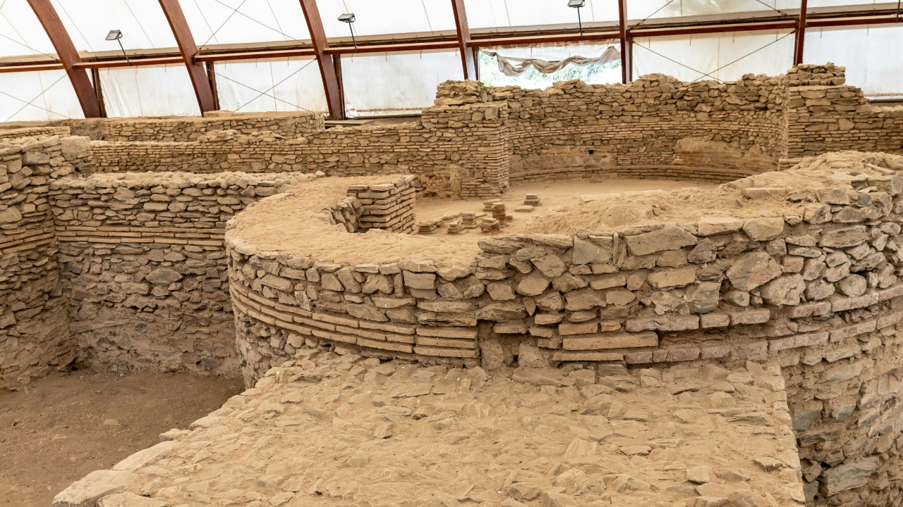 Ancient builders mastered complex plaster techniques 8,000 years before ...
