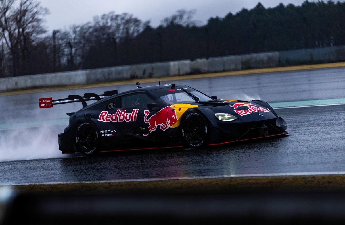 Vídeo: Na primeira vez em Fuji, Verstappen supera astro da Super GT em ...