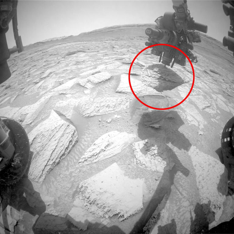 Mars-Fels hängt eine Woche lang am NASA-Rover fest