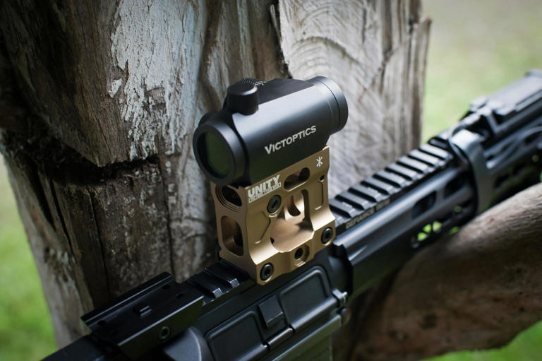 The Red Dot vs Iron Sights Argument That Competitive Shooters Are Still ...