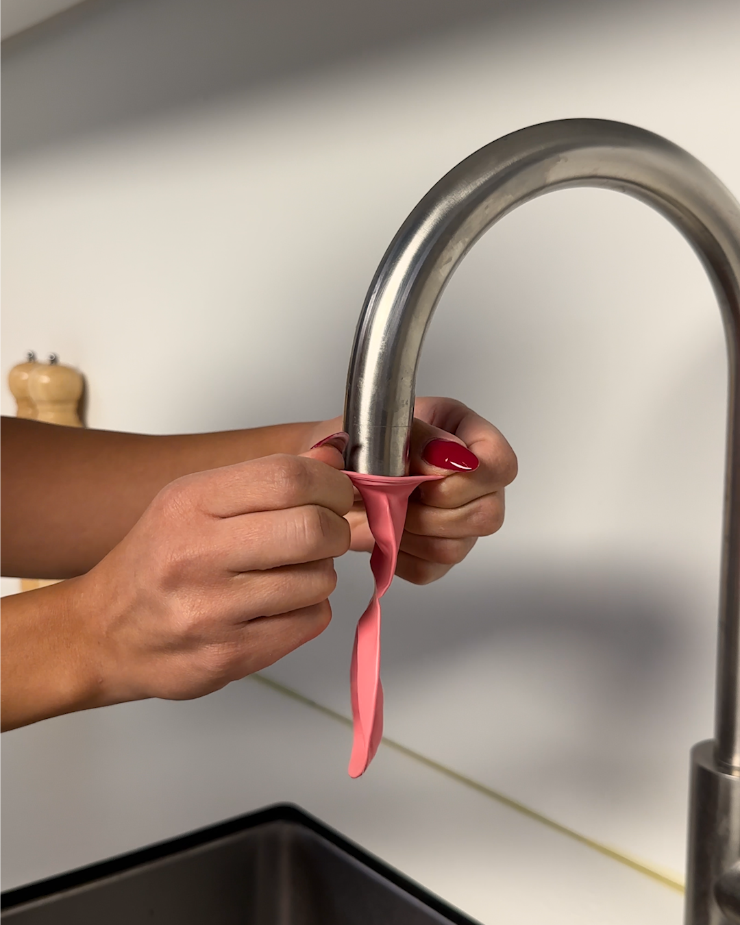 Balloon stacking hack that every party needs🎈