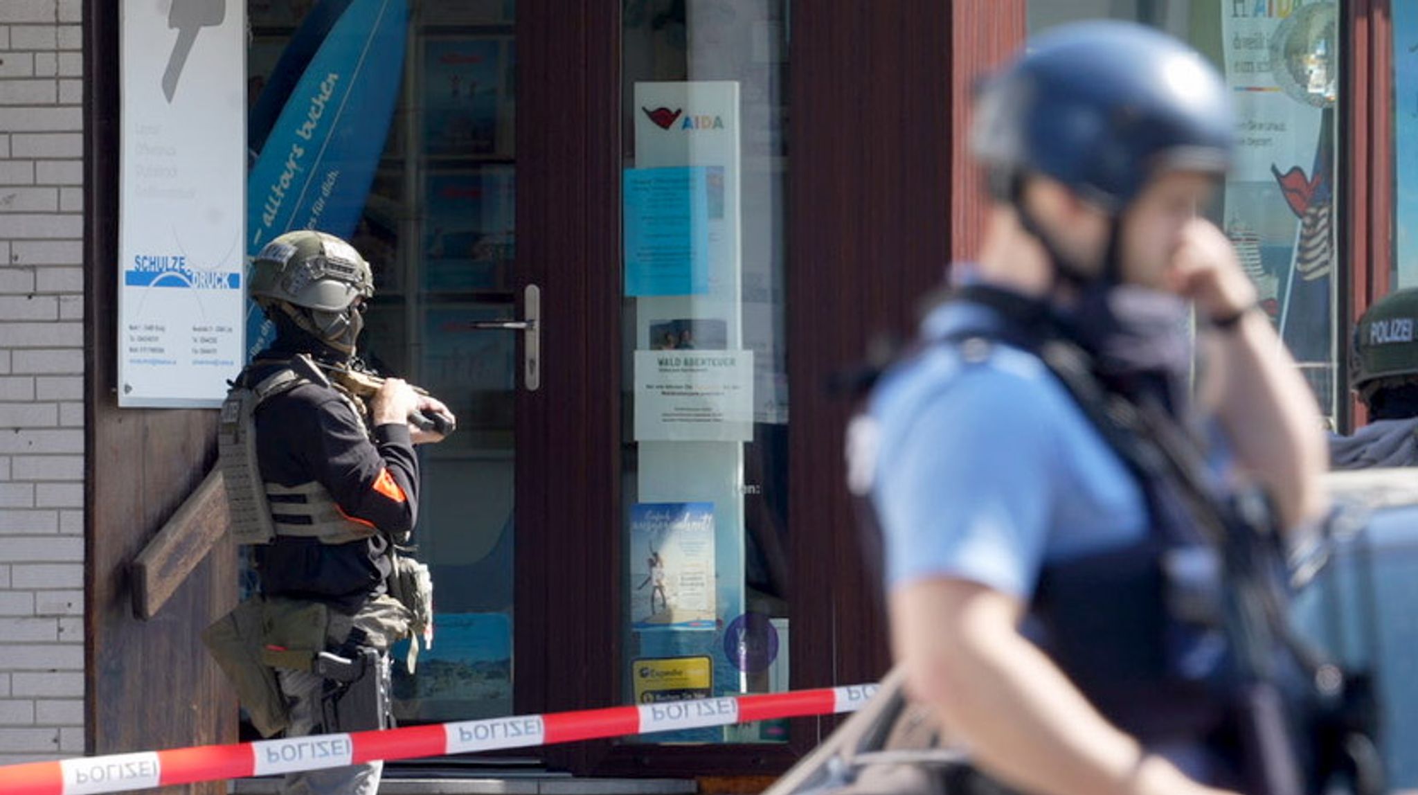 Hostage scare in German bank ends after major police operation