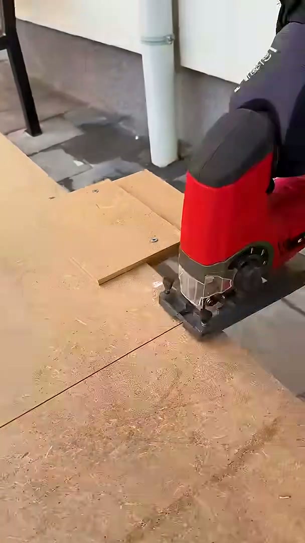 One-man cut trick for carpenters #diy #carpenter #cutting #trick