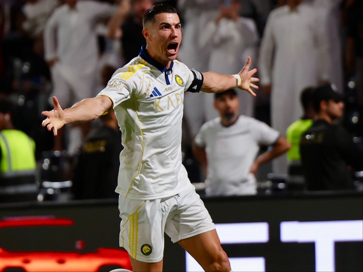 Cristiano Ronaldo scripts new world record, leaves Lionel Messi behind ...