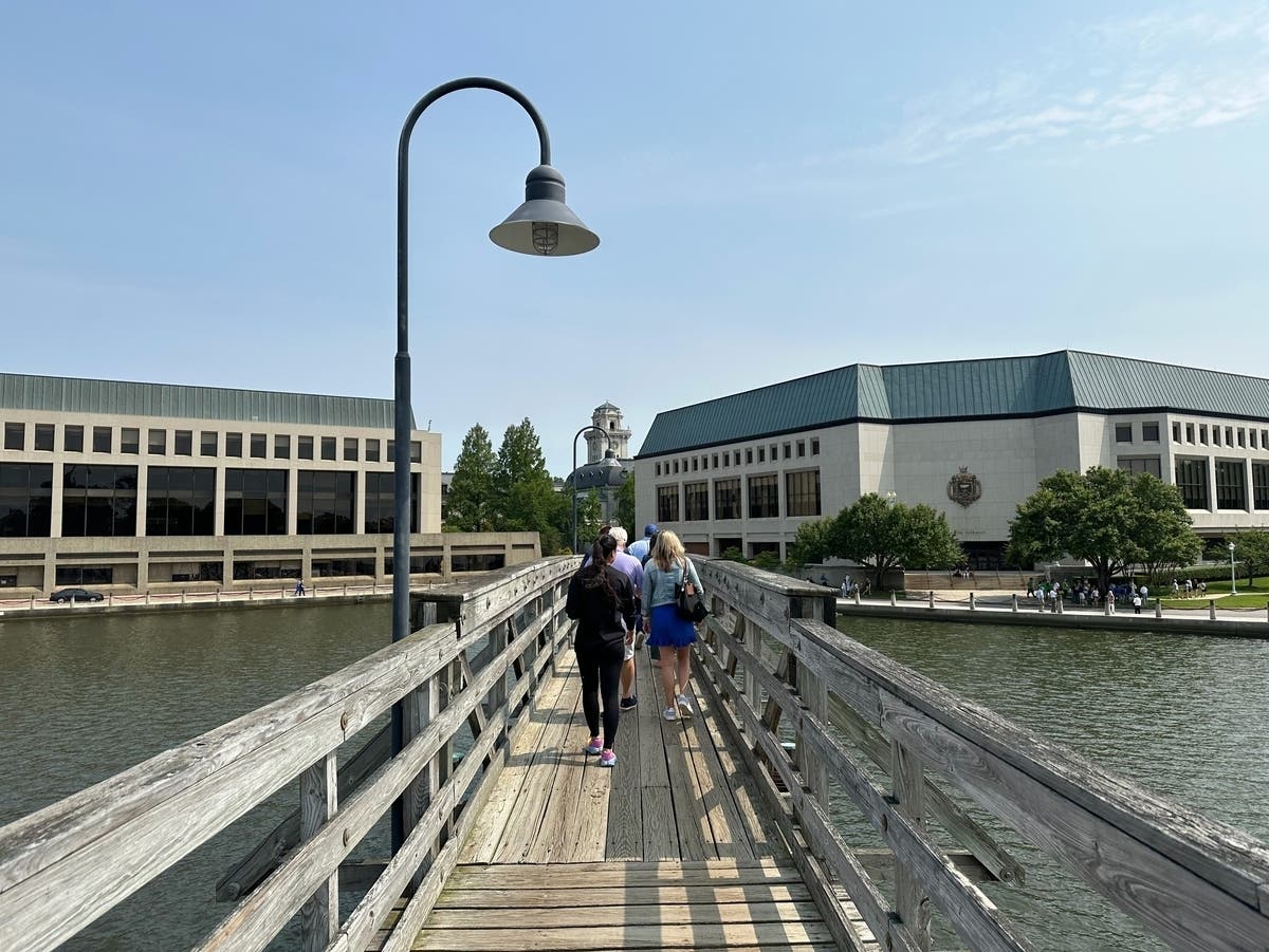 Naval Academy resumes general public visits