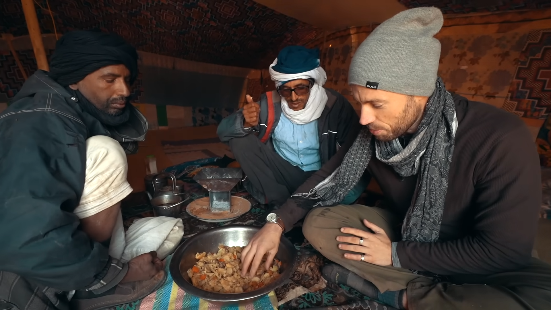 Living 24 hours with a nomadic Berber family in the Sahara Desert