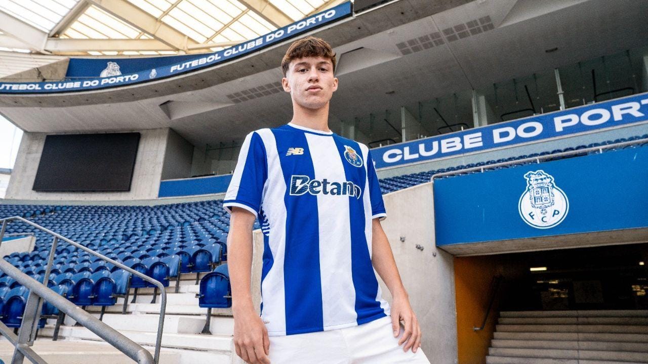 Oficial: FC Porto renova com campeão do mundo de sub-17