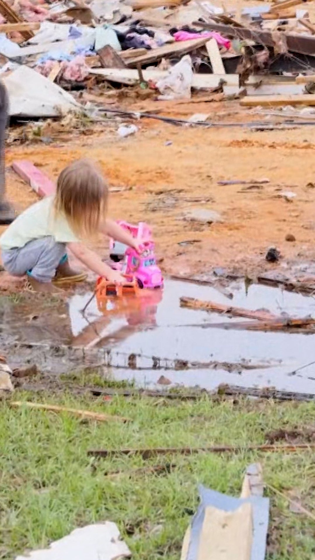Closet saves dad, daughter in tornado